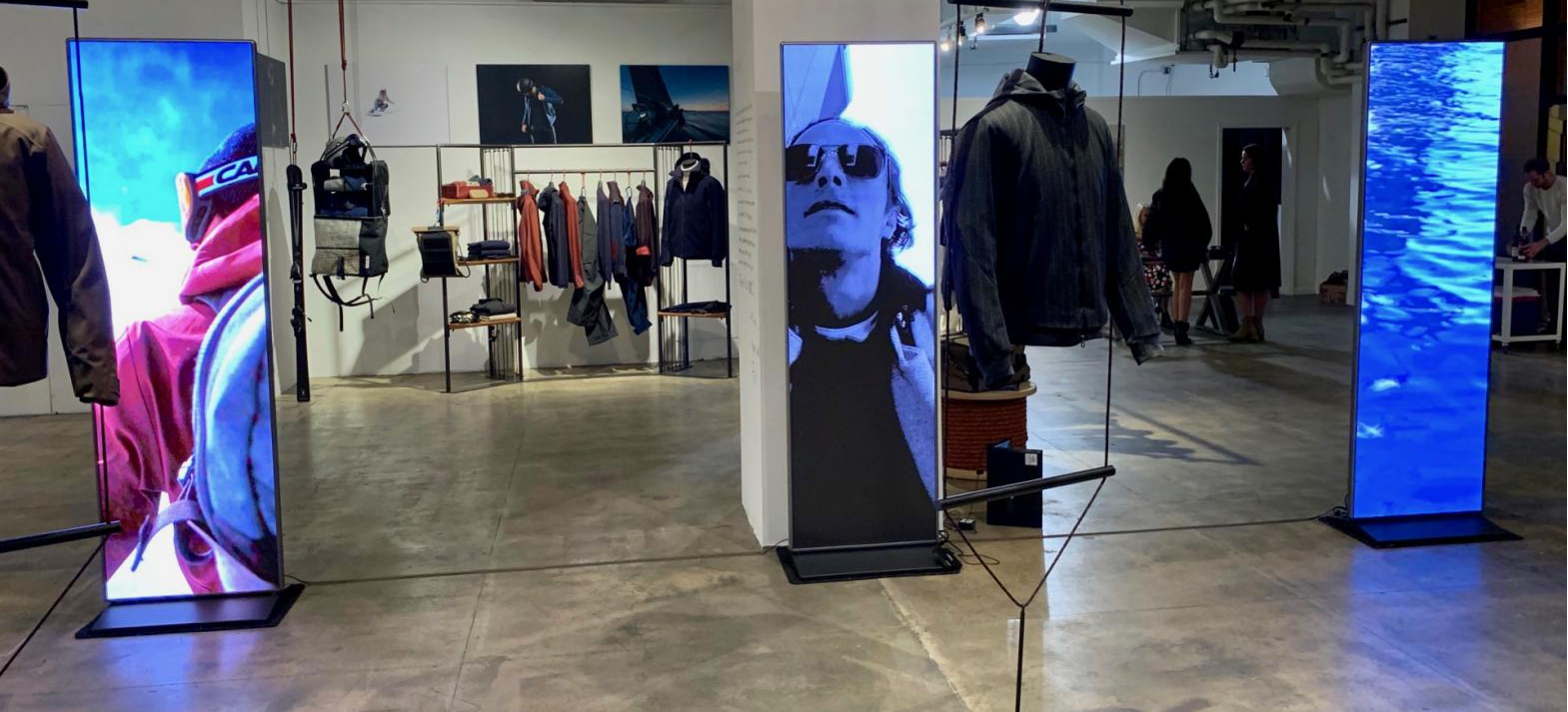 Floor-standing Indoor LED Poster – 360DigitalSignage